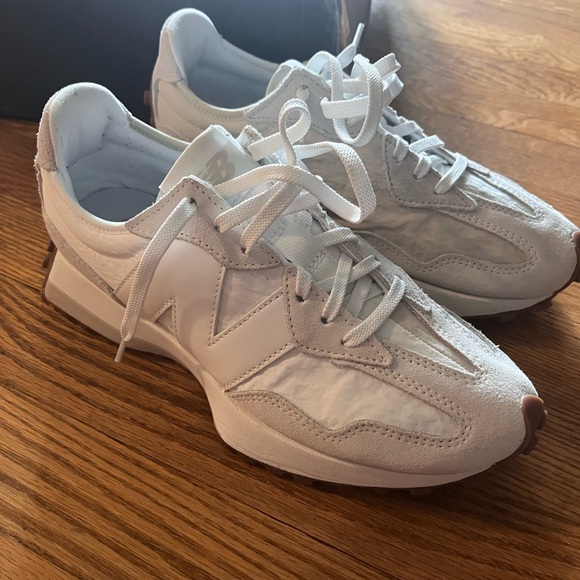 New Balance | Shoes | New Balance White Chunky Sneakers Modern Design ...